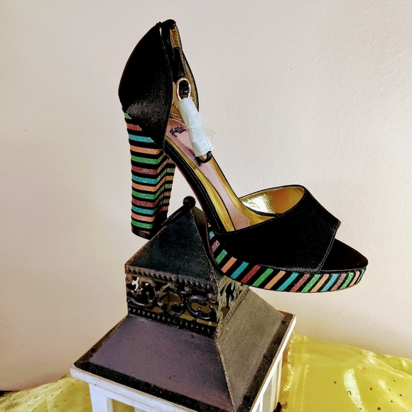 Hale Bob | Shoes | Hale Bob Platform Dorsay Silhouette Pumps Stripped ...